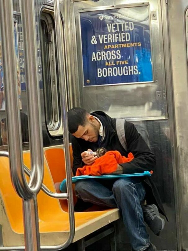 30 Funny And Strange Things Spotted On The Subway | DeMilked