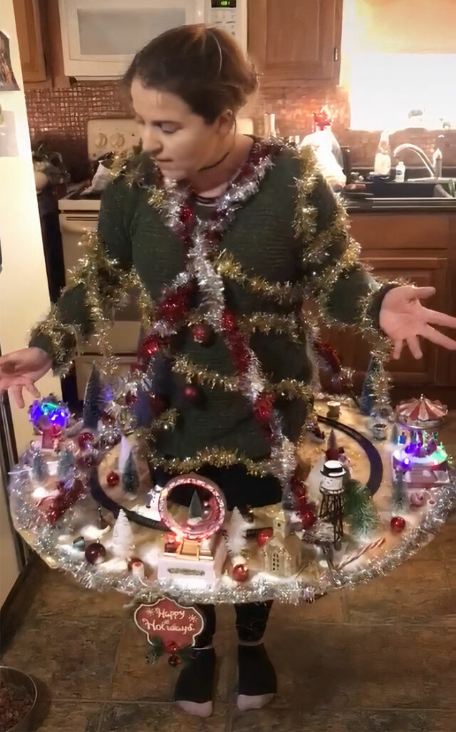 20 Of The Ugliest Christmas Sweater Designs As Shared By People Online ...