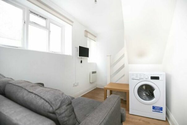 20 Hilarious Real Estate Agent Photos Of 'Unconventional' Properties ...