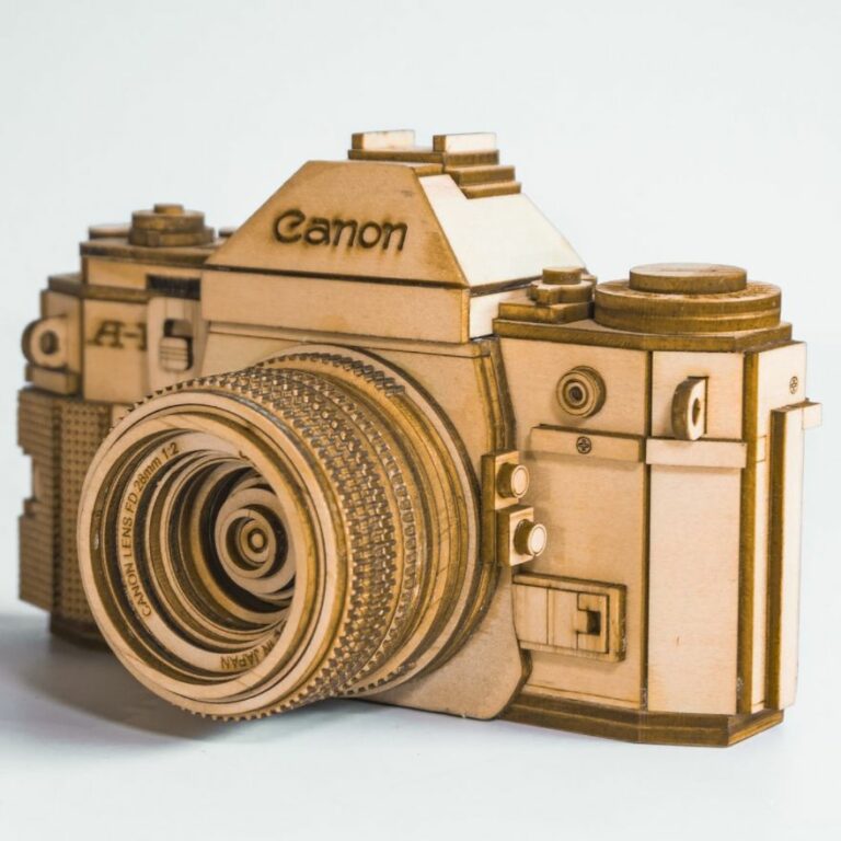 20 Times This Artist Recreated Popular Camera Models By Carving Wood In ...