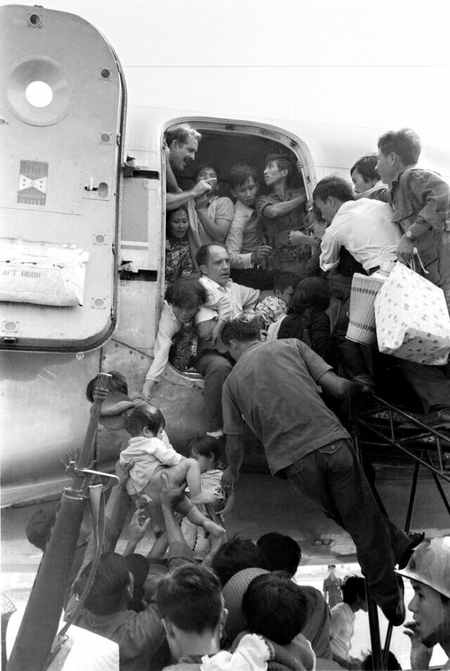 30 Historical Images Illuminating Rarely-Seen Events Of Past | DeMilked