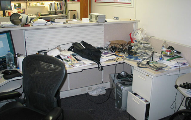 20 Times Employees Did Bizarre Things At Work, That Were Too Strange ...