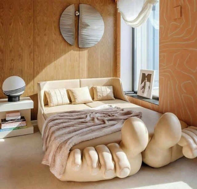 20 Pics Of 'Bedrooms With Threatening Auras' That Might Give You ...