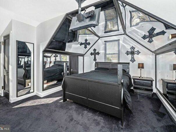 20 Pics Of 'Bedrooms With Threatening Auras' That Might Give You ...