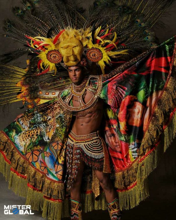 20 Men From 20 Different Countries Dressed In Their National Costumes ...