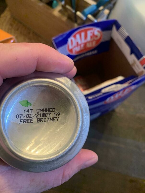 30 Times People Spotted Easter Eggs Hidden In Real Life (New Pics ...