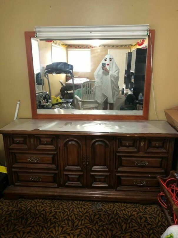 20 Times People Took Creative And Funny Pictures To Sell Their Mirrors ...