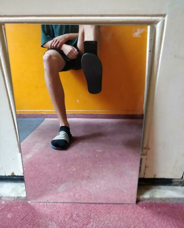 20 Times People Took Creative And Funny Pictures To Sell Their Mirrors ...