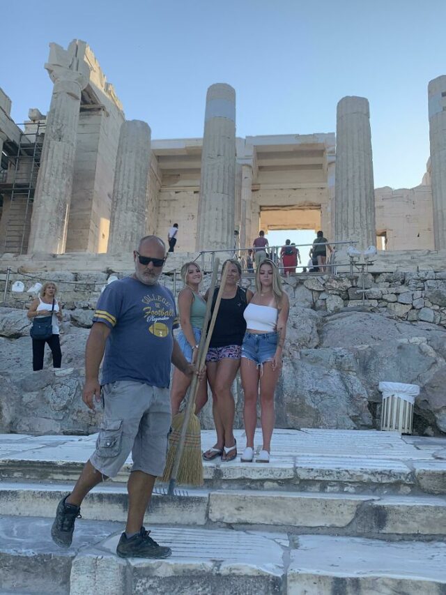 30 Hilarious Travel Photos That Didn't Turn Out To Be As Expected (New ...