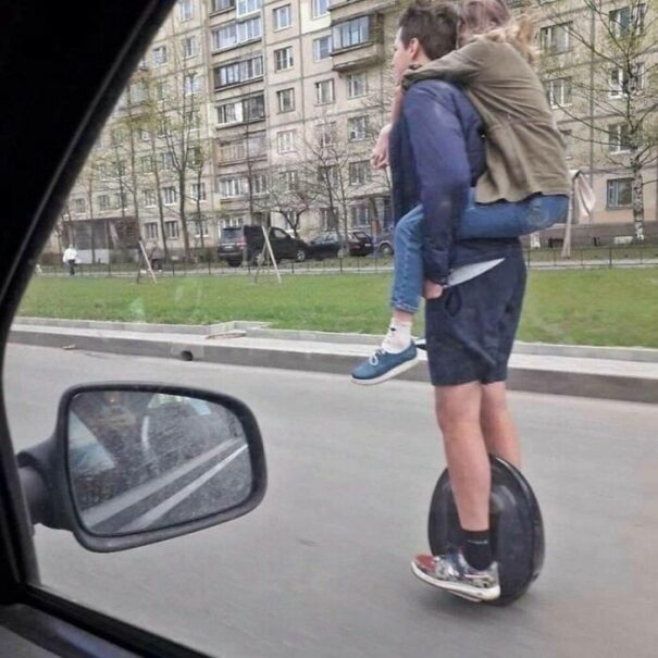 30 Confusing Images Without Context That Might Make You Question Things ...