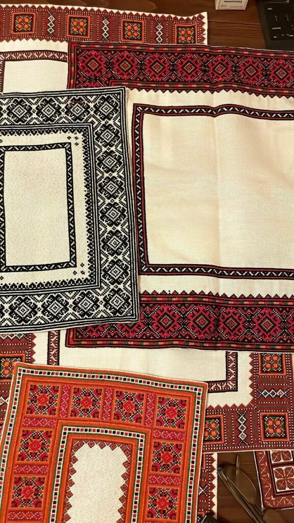 30 Photos Of Embroidered Works That Might Inspire You To Take Up ...