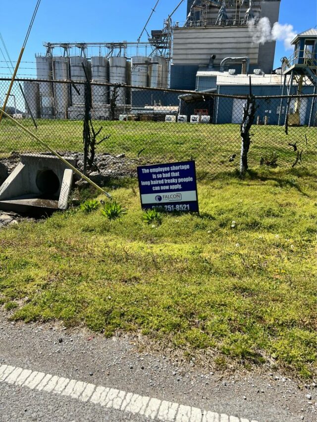 20 Of The Most Unusual And Hilarious Signs Shared In This Online ...