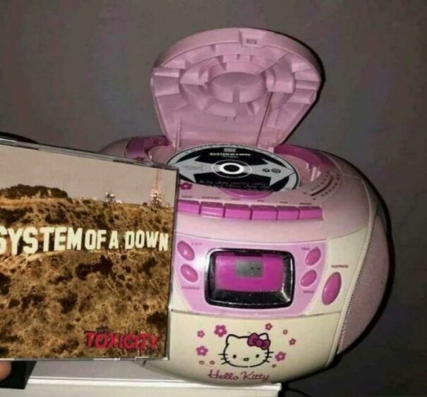 30 Times This Instagram Account Shared Random Memes That Are Completely ...