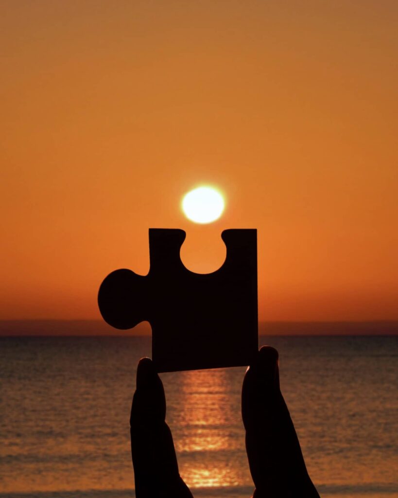 20 Times This Photographer Used The Forced Perspective Technique To ...