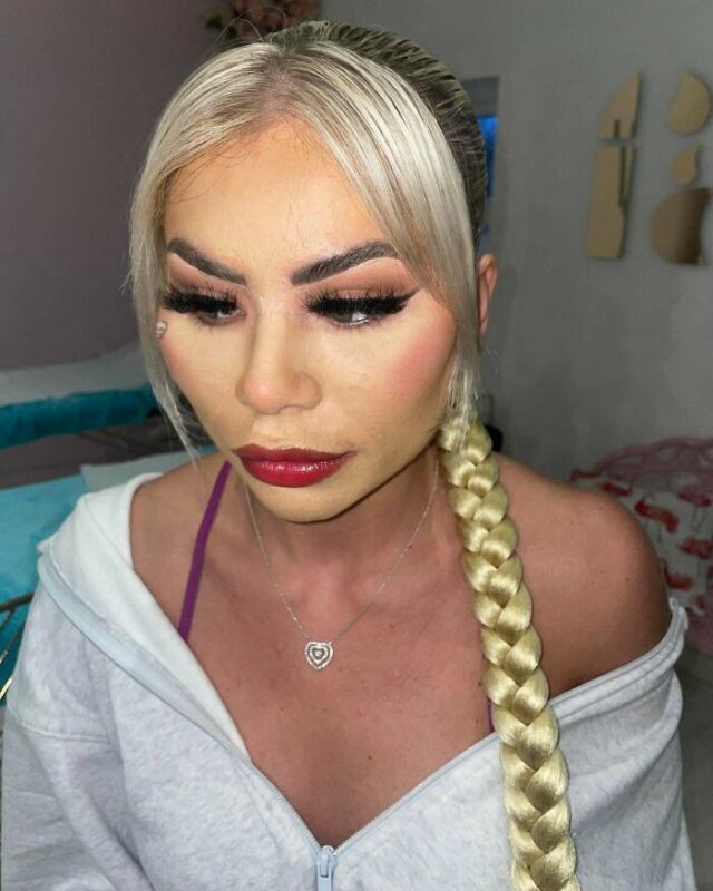 30 Hilarious Makeup Fails Submitted To This Online Group | DeMilked