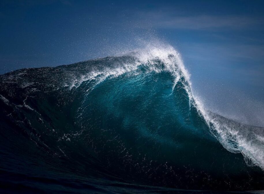 15 Powerful Photos Of Waves Captured By Ray Collins | DeMilked