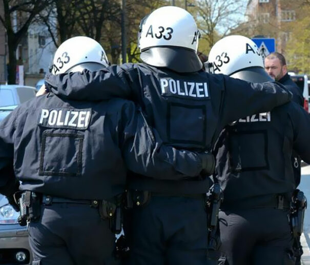 20 Times People Were Shocked By Their High School Friends ...