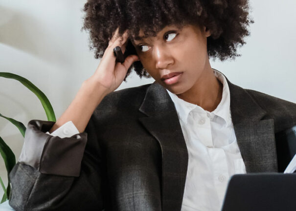 20 Things People Do That Indicate That They Are Faking To Be Smart ...