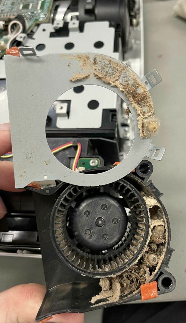 20 Of The Worst Situations Dealt By Tech Support Workers | DeMilked