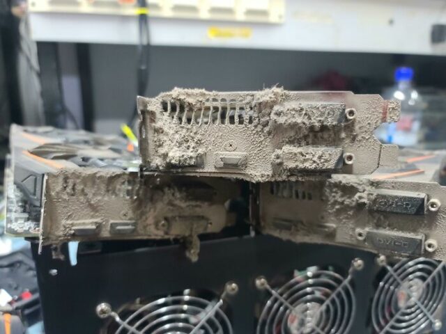 20 Of The Worst Situations Dealt By Tech Support Workers | DeMilked