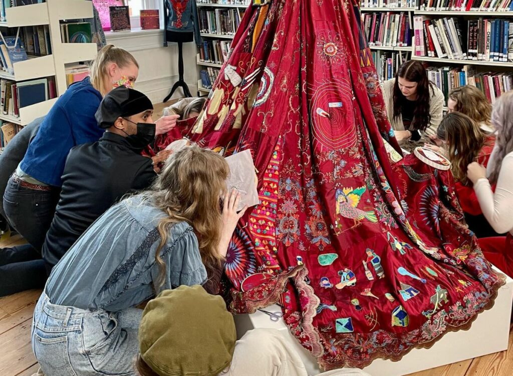 343 Embroiderers In 46 Countries Joined Hands To Make This "Red Dress ...