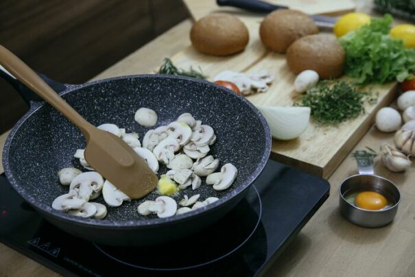 Upgrade Your Cooking With These 20 Best Tips From These Chefs Online ...
