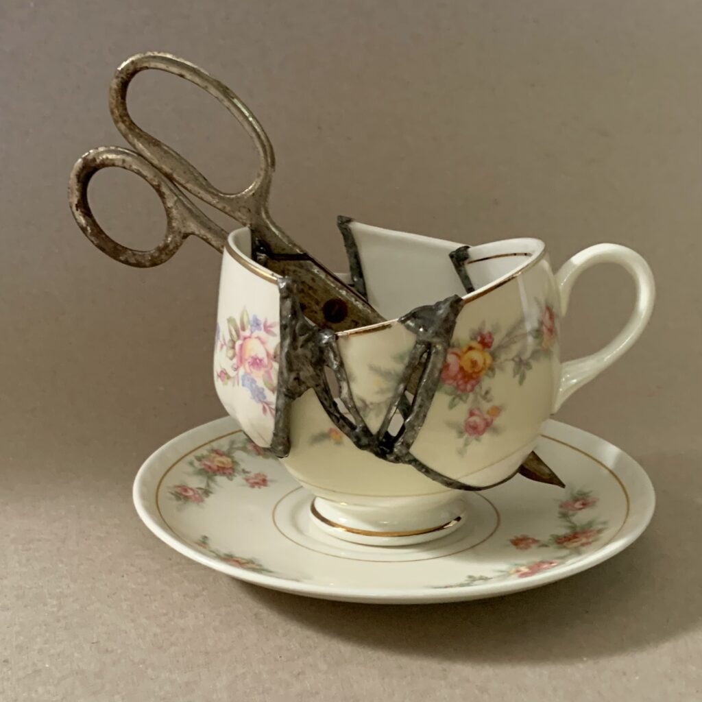 This Artist Mends Shattered Vessels By Using Rusted Wires and Scissors ...