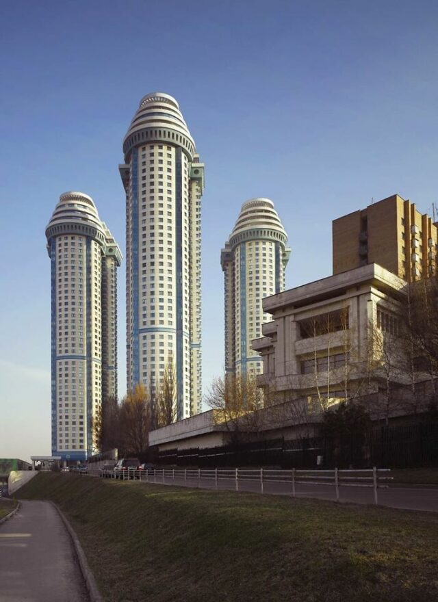 20 Architectural Fails That Led To These Poor Designs | DeMilked