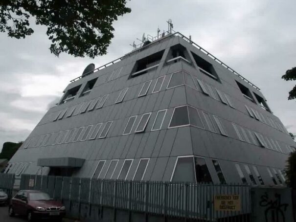 20 Architectural Fails That Led To These Poor Designs | DeMilked