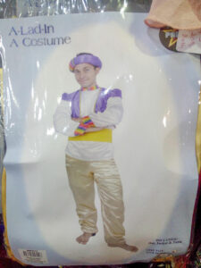 20 Bizarre Off-Brand Halloween Costumes That Are Too Hilarious Not To ...