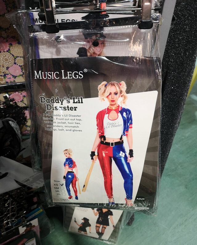 20 Bizarre Off-Brand Halloween Costumes That Are Too Hilarious Not To ...