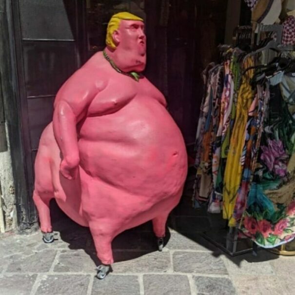 20 Of The Funniest Pics From The “No Context USA” Twitter Account | DeMilked