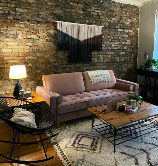 30 Pics From An Online Group Dedicated To Appreciating Female Living ...