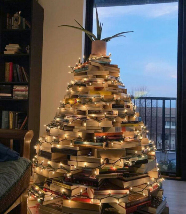 30 Of The Most Creative Christmas Trees Of The Season | DeMilked