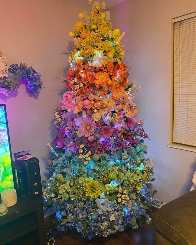 30 Of The Most Creative Christmas Trees Of The Season | DeMilked