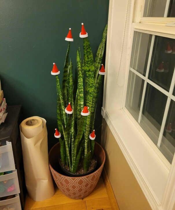 30 Of The Most Creative Christmas Trees Of The Season | DeMilked