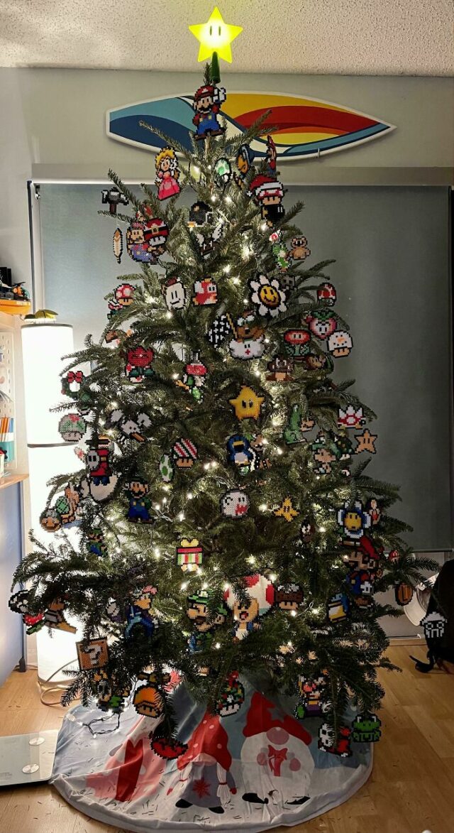 30 Of The Most Creative Christmas Trees Of The Season | DeMilked