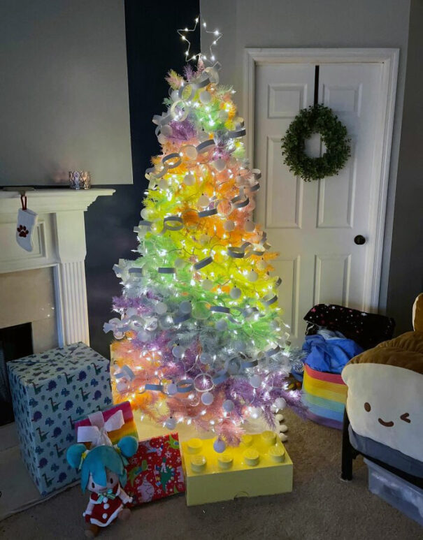 30 Of The Most Creative Christmas Trees Of The Season | DeMilked