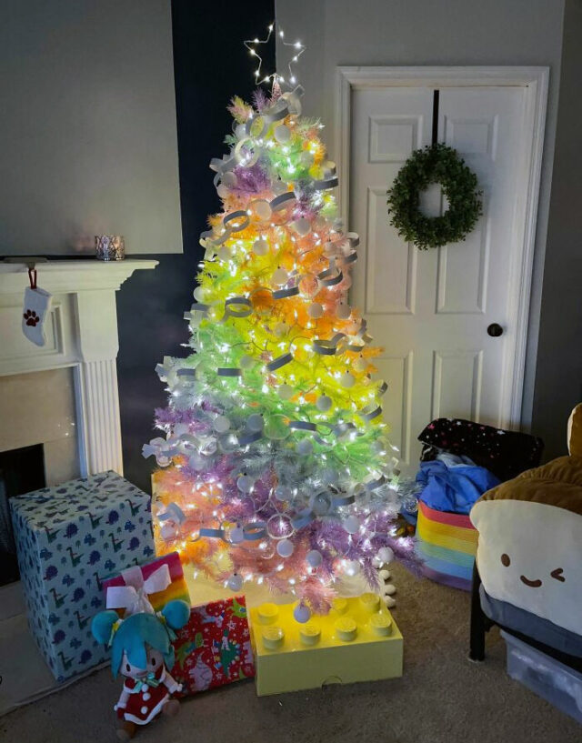 30 Of The Most Creative Christmas Trees Of The Season | DeMilked