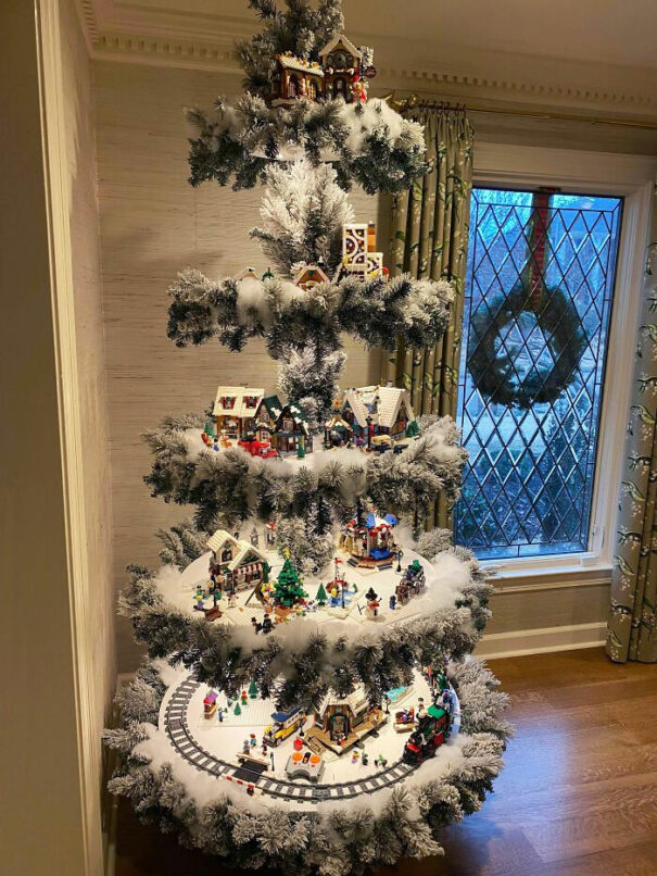 30 Of The Most Creative Christmas Trees Of The Season | DeMilked