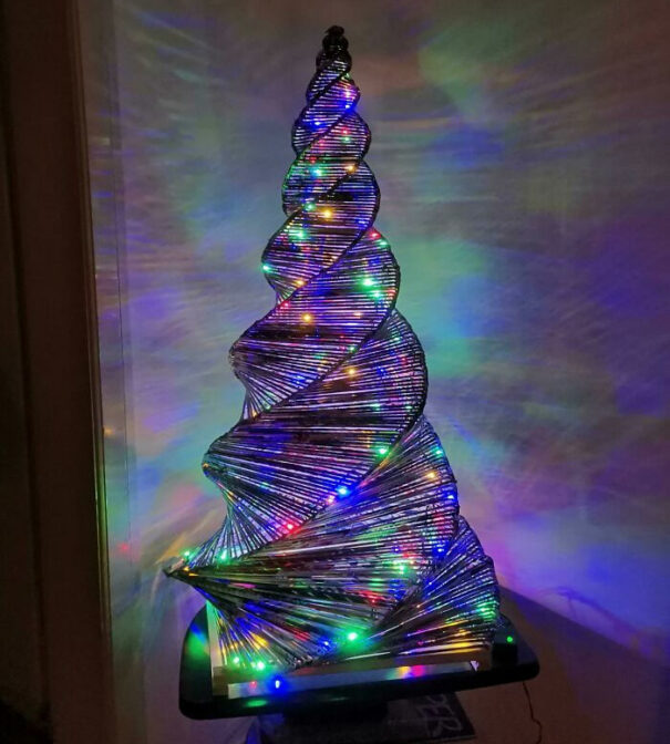 30 Of The Most Creative Christmas Trees Of The Season | DeMilked