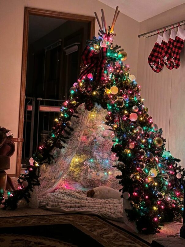30 Of The Most Creative Christmas Trees Of The Season | DeMilked