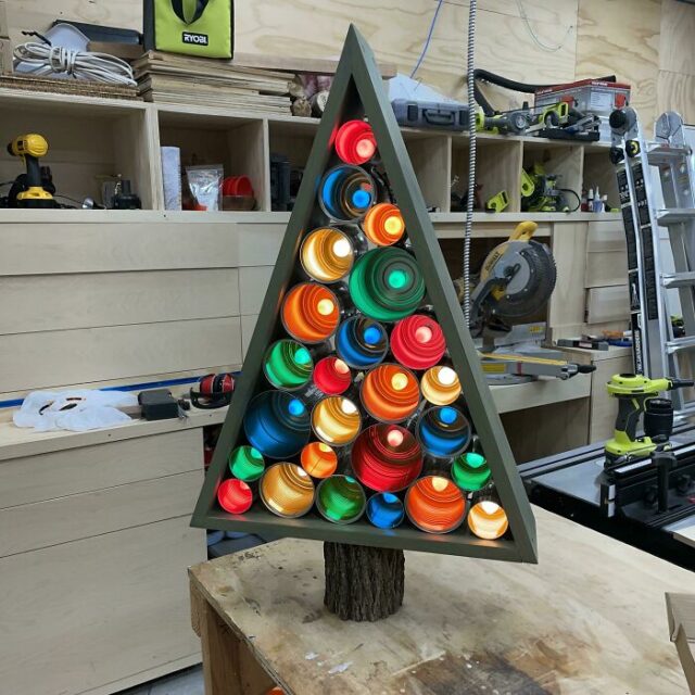 30 Of The Most Creative Christmas Trees Of The Season | DeMilked