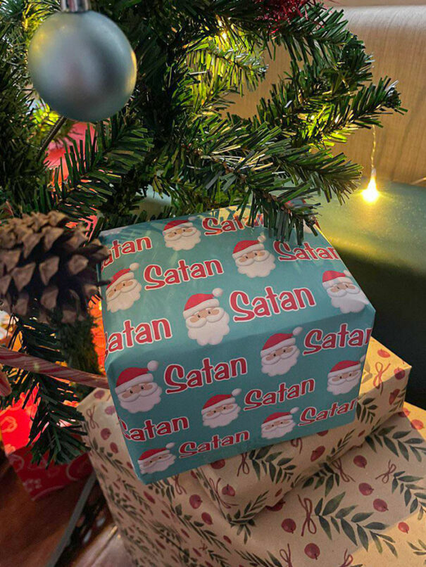 30 Times Funny Christmas Gifts Made People Laugh | DeMilked