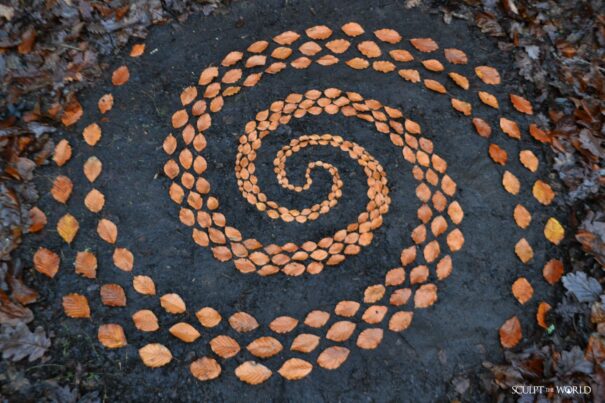 15 Striking Autumn Leaves Arrangement By Land Artist Jon Foreman | DeMilked