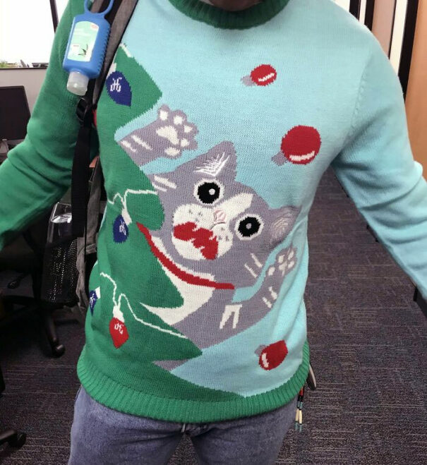 20 Christmas Sweaters That Are Hilariously Ugly | DeMilked