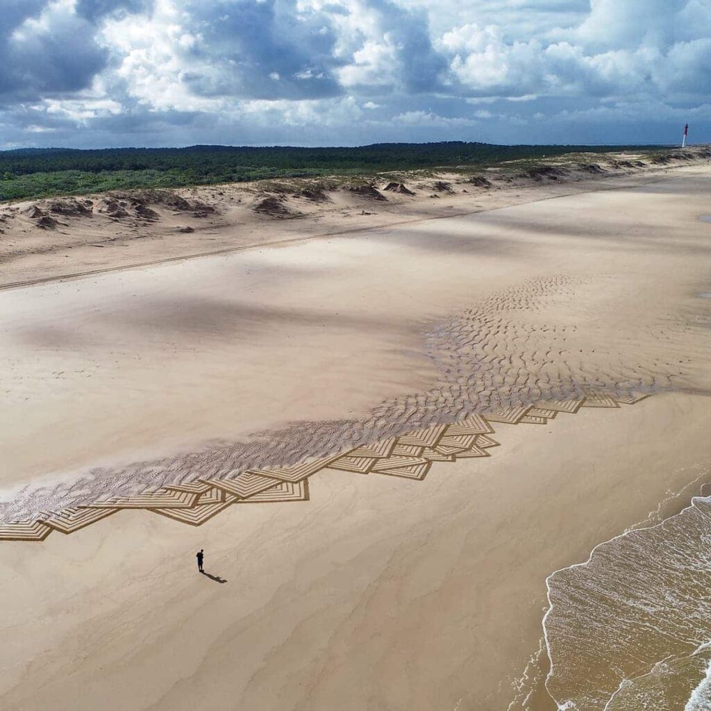 20 Times This Artist Created Enormous Sand Drawings Just To Be Washed ...