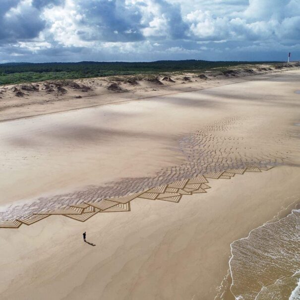 20 Times This Artist Created Enormous Sand Drawings Just To Be Washed ...
