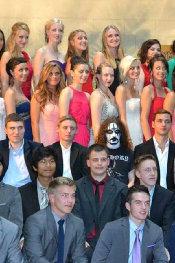 “Humans Doing Human Things”: 30 Times People Were Captured Doing Silly ...
