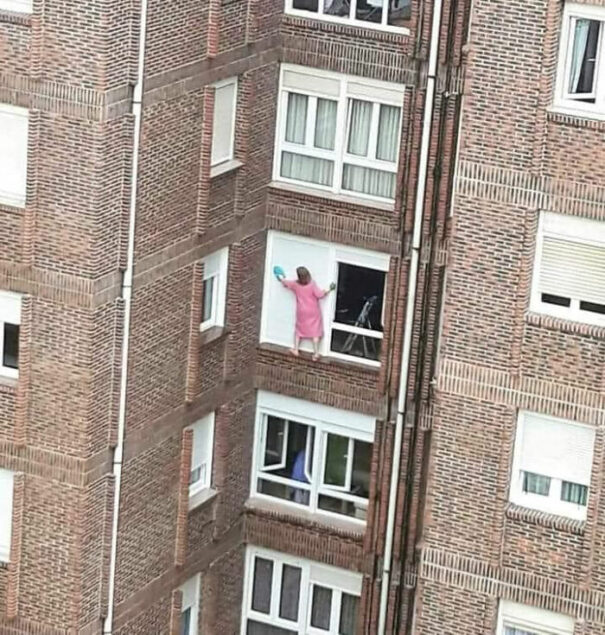 “Humans Doing Human Things”: 30 Times People Were Captured Doing Silly ...